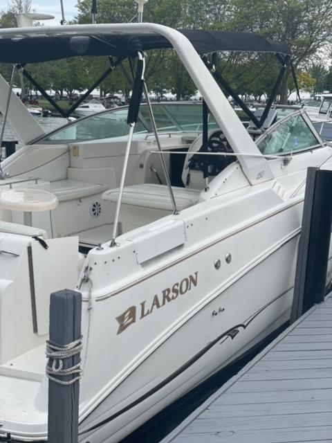 Larson Cabrio 290 - Boats for Sale - Seamagazine