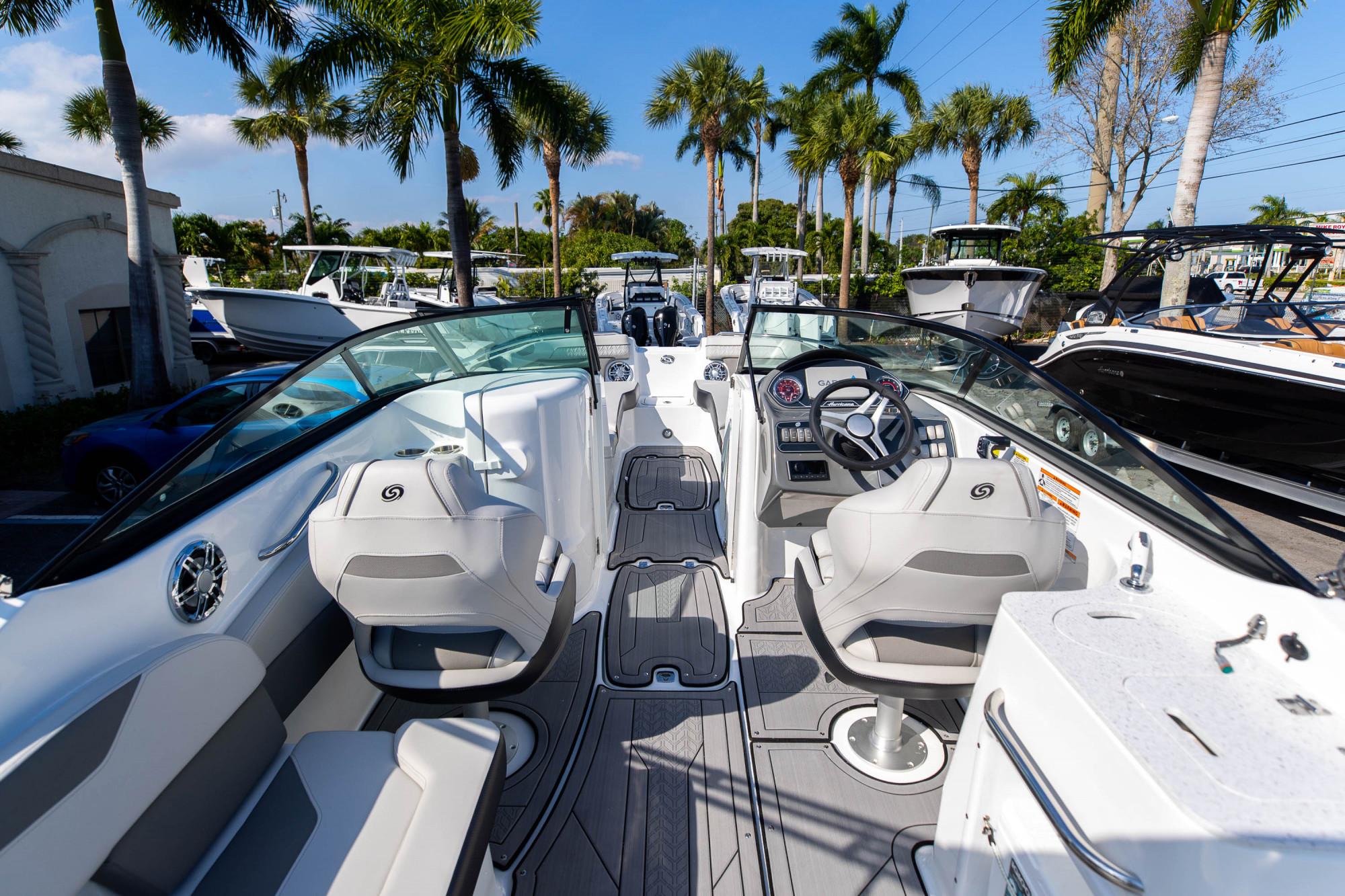 Hurricane SunDeck 2400 OB - Boats for Sale - Seamagazine