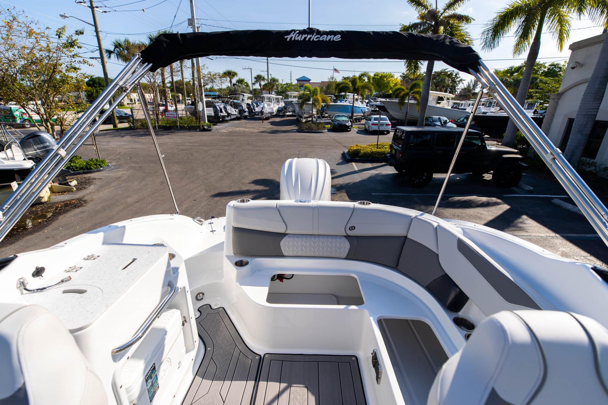 Hurricane SunDeck 2400 OB - Boats for Sale - Seamagazine