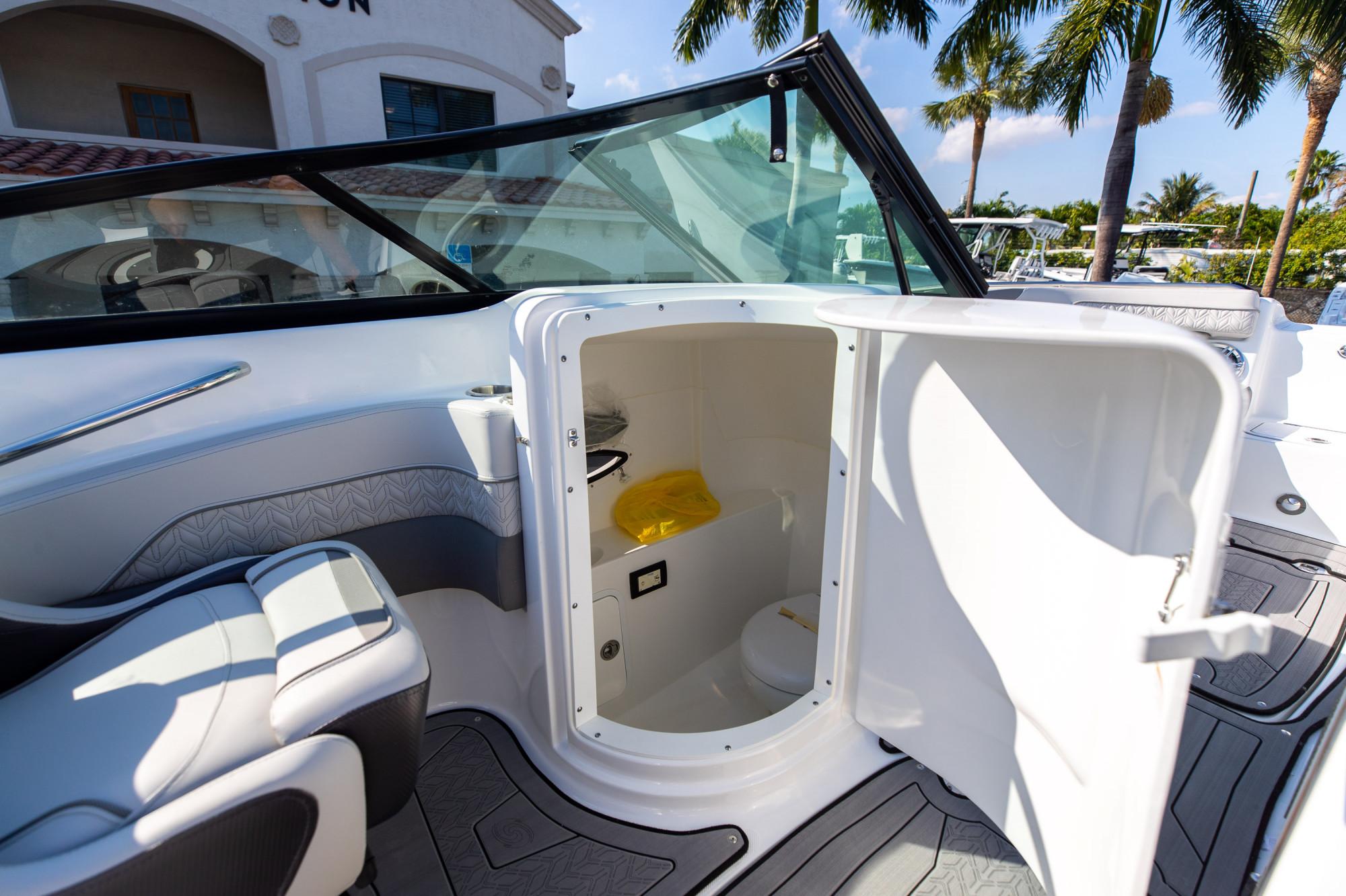 Hurricane SunDeck 2400 OB - Boats for Sale - Seamagazine