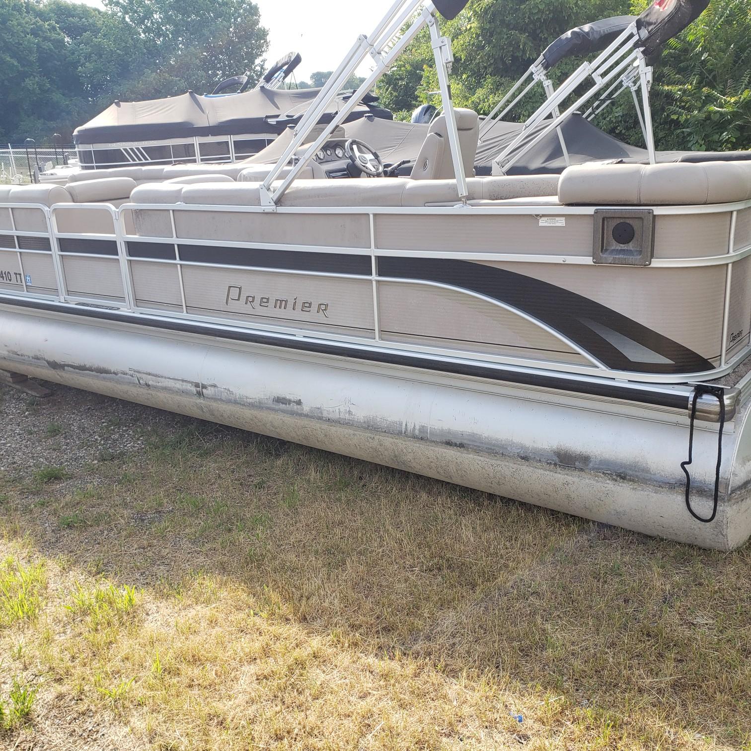 Premier 250 Grand Majestic - Boats for Sale - Seamagazine