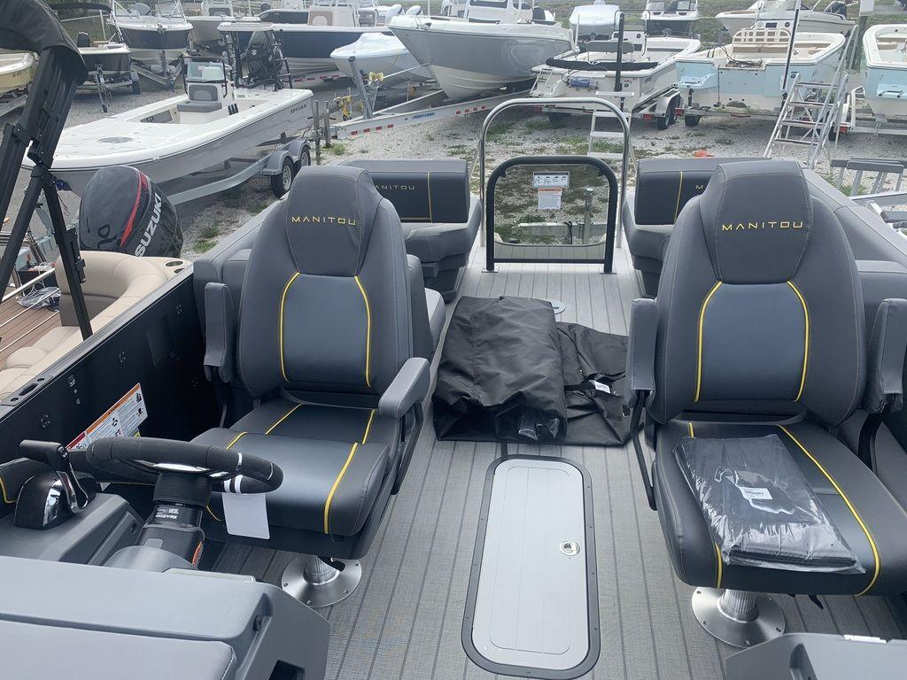 Manitou Explore 24 Navigator W Trifold Bench Single Engine - Boats for ...