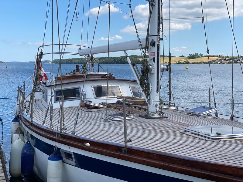Endurance 44 Deck Saloon - Boats for Sale - Seamagazine