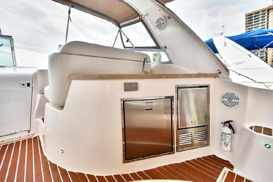 Rinker 342 Fiesta Vee - Boats for Sale - Seamagazine