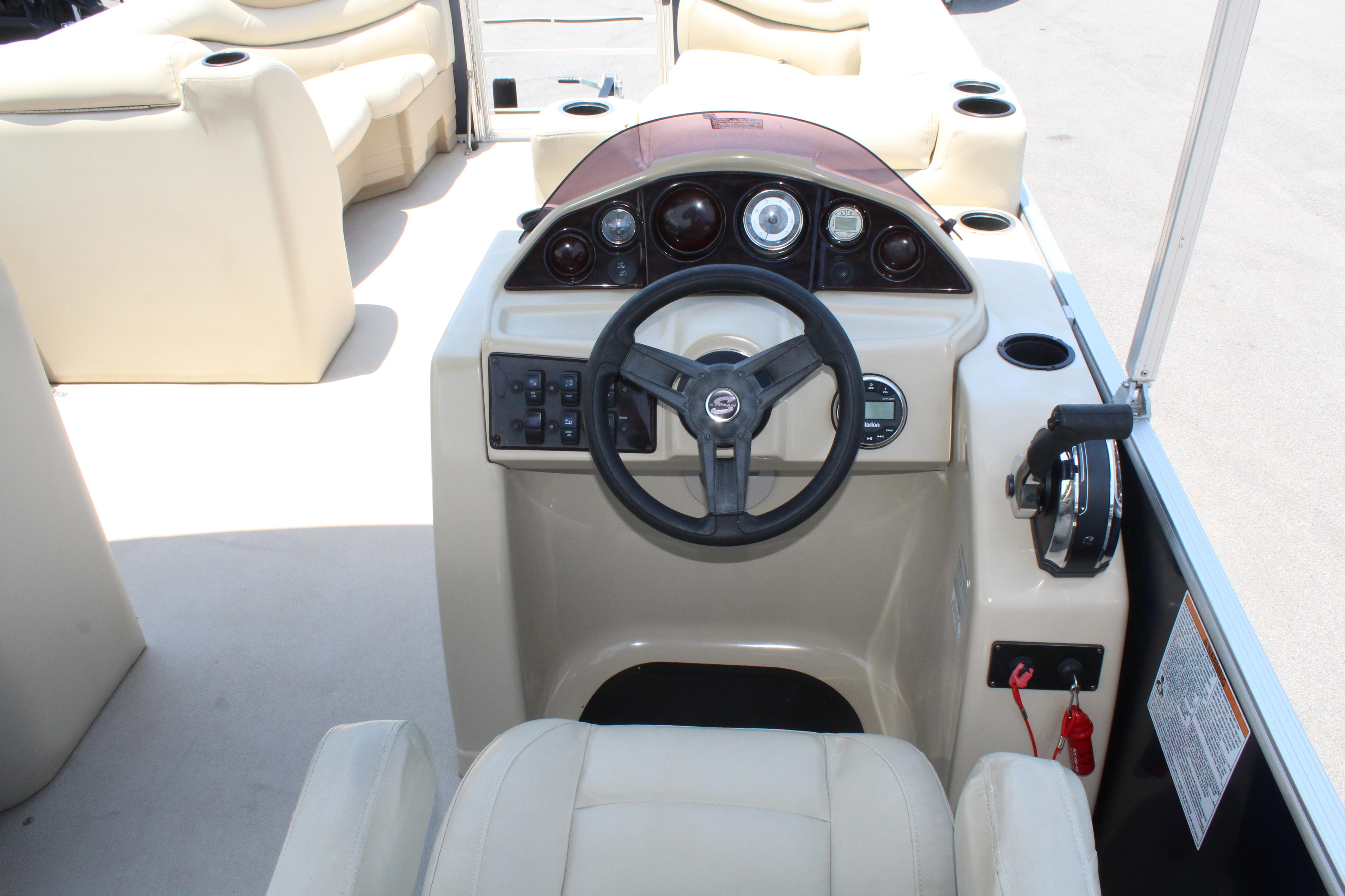 Sylvan 8522 Mirage Cruise - Boats for Sale - Seamagazine