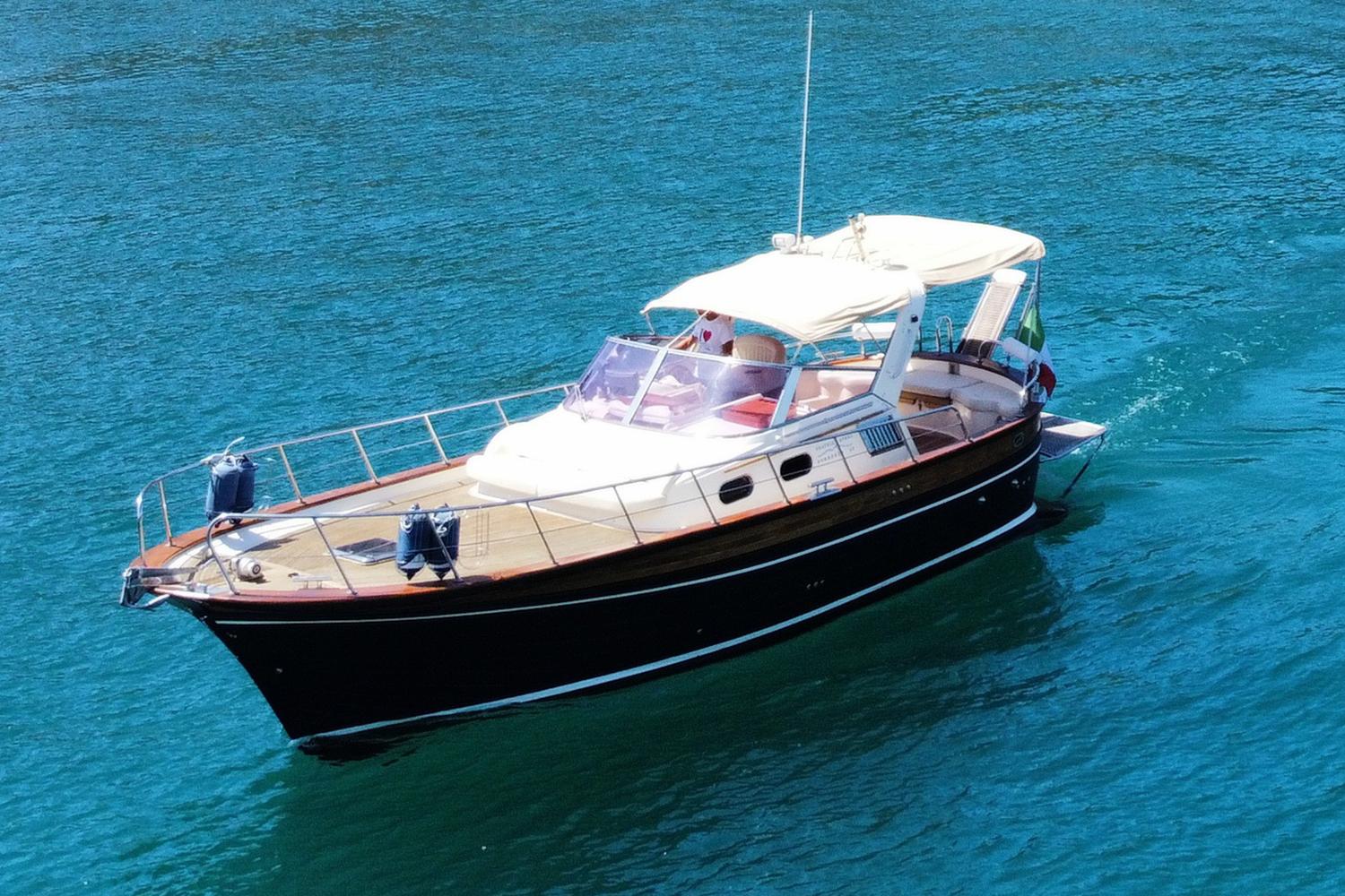 Fratelli Aprea 32 Semicabinato - Boats for Sale - Seamagazine