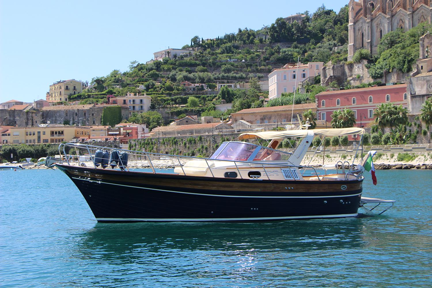Fratelli Aprea 32 Semicabinato - Boats for Sale - Seamagazine