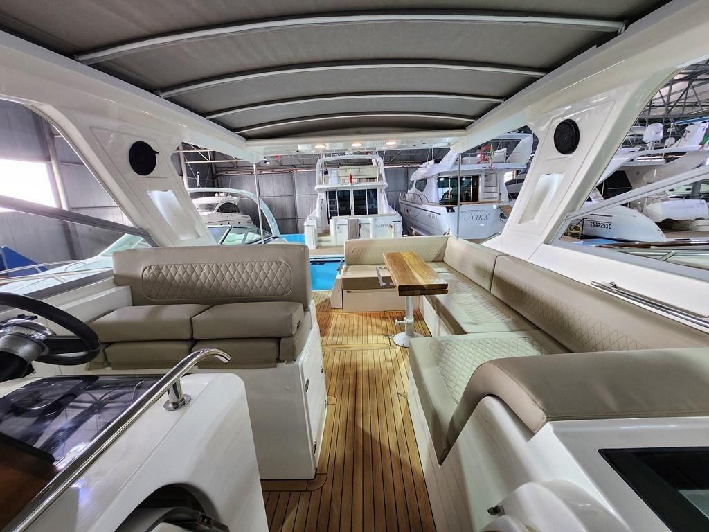 Sealine SC35 - Boats for Sale - Seamagazine