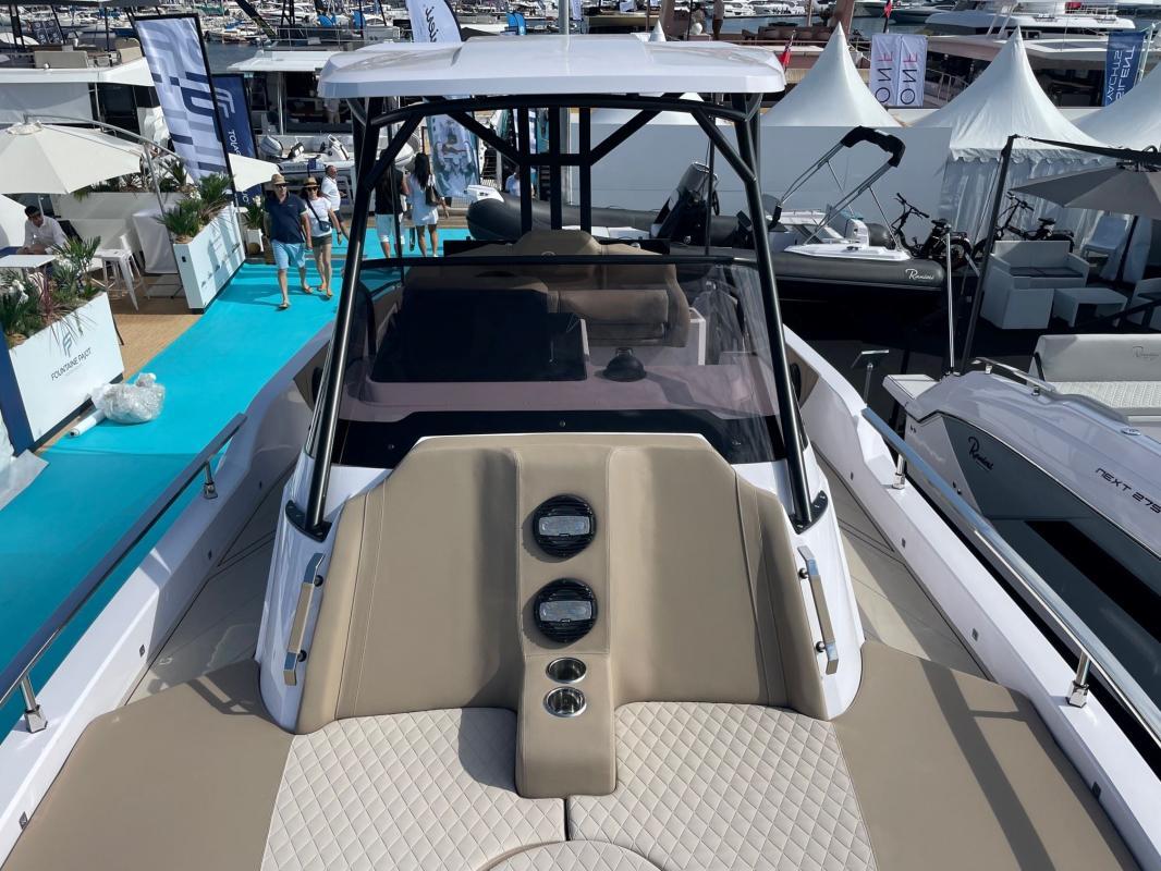 Ranieri NEXT 330 LX - Boats for Sale - Seamagazine