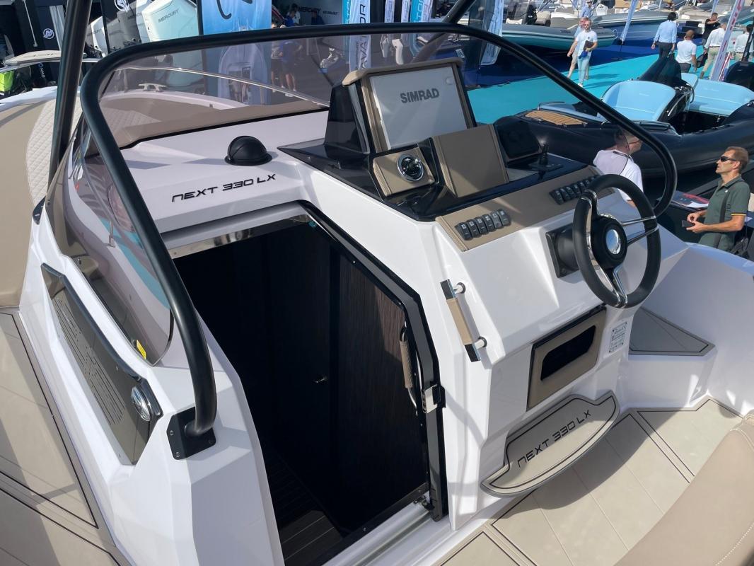 Ranieri NEXT 330 LX - Boats for Sale - Seamagazine