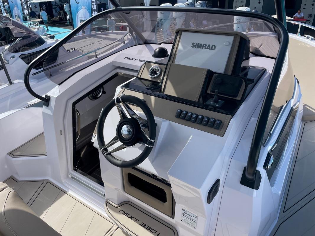 Ranieri NEXT 330 LX - Boats for Sale - Seamagazine