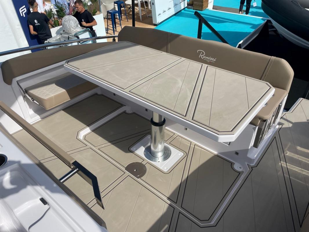 Ranieri NEXT 330 LX - Boats for Sale - Seamagazine