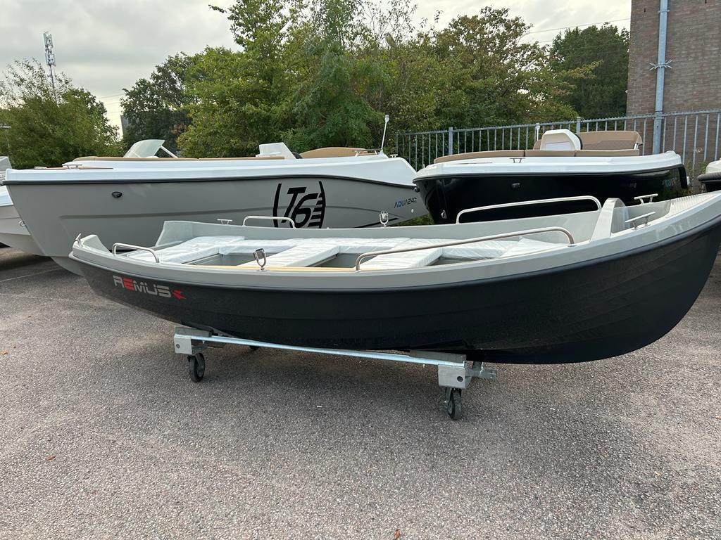 Remus 425 - Boats for Sale - Seamagazine