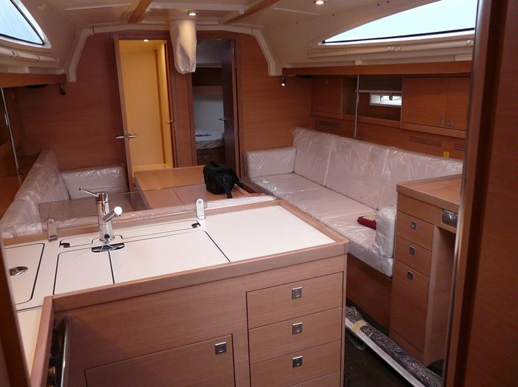 Elan 380 - Boats for Sale - Seamagazine