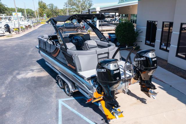South Bay 525RS DC Arch Twin Engine - Boats for Sale - Seamagazine