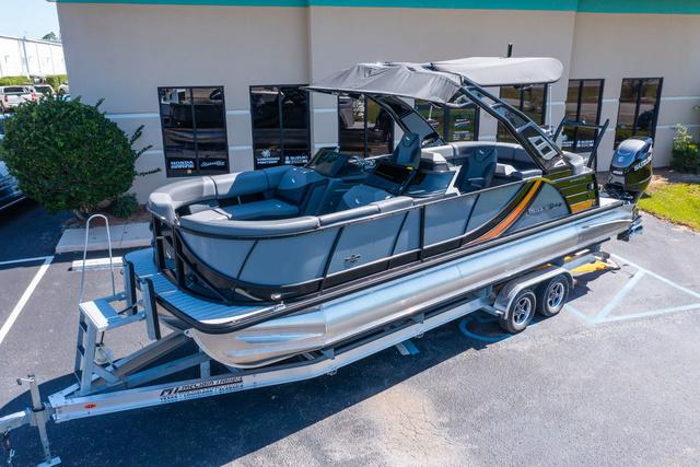 South Bay 525RS DC Arch Twin Engine - Boats for Sale - Seamagazine