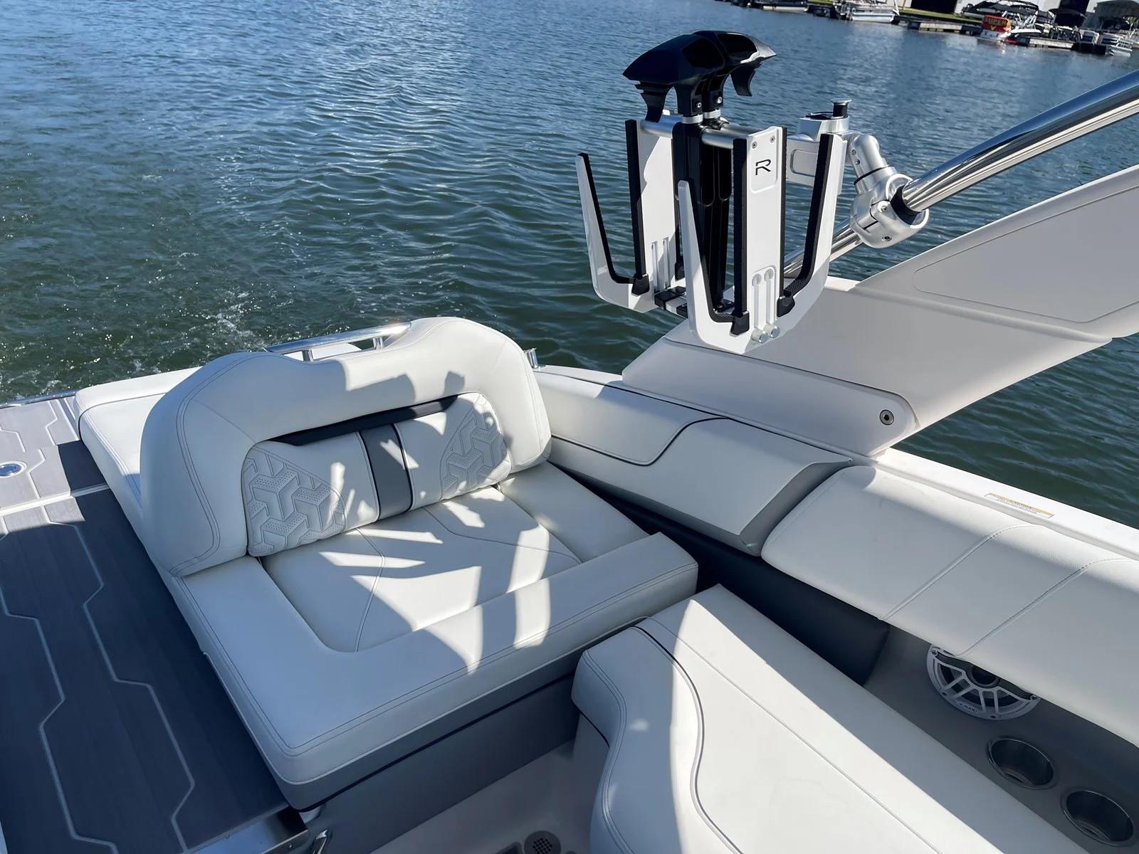 Regal LS9 Surf - Boats for Sale - Seamagazine