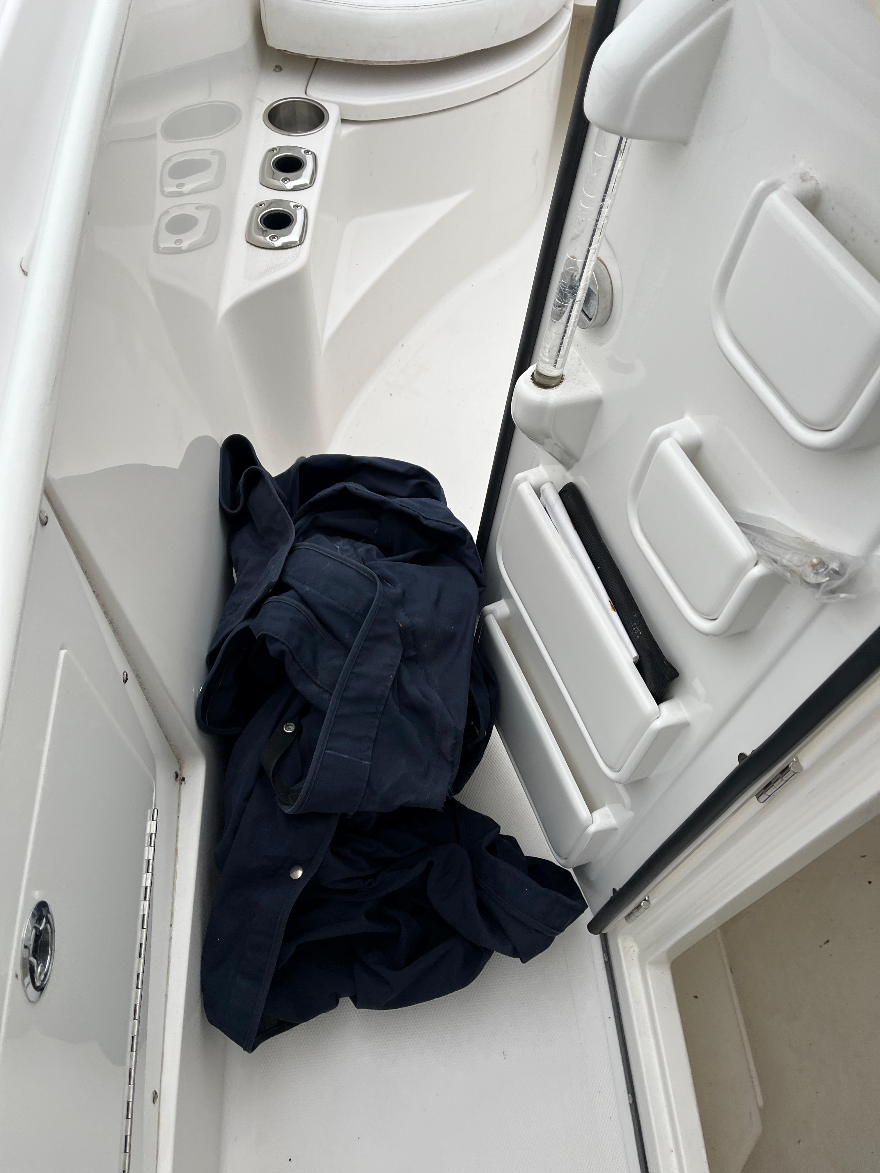 Edgewater 318CC - Boats for Sale - Seamagazine