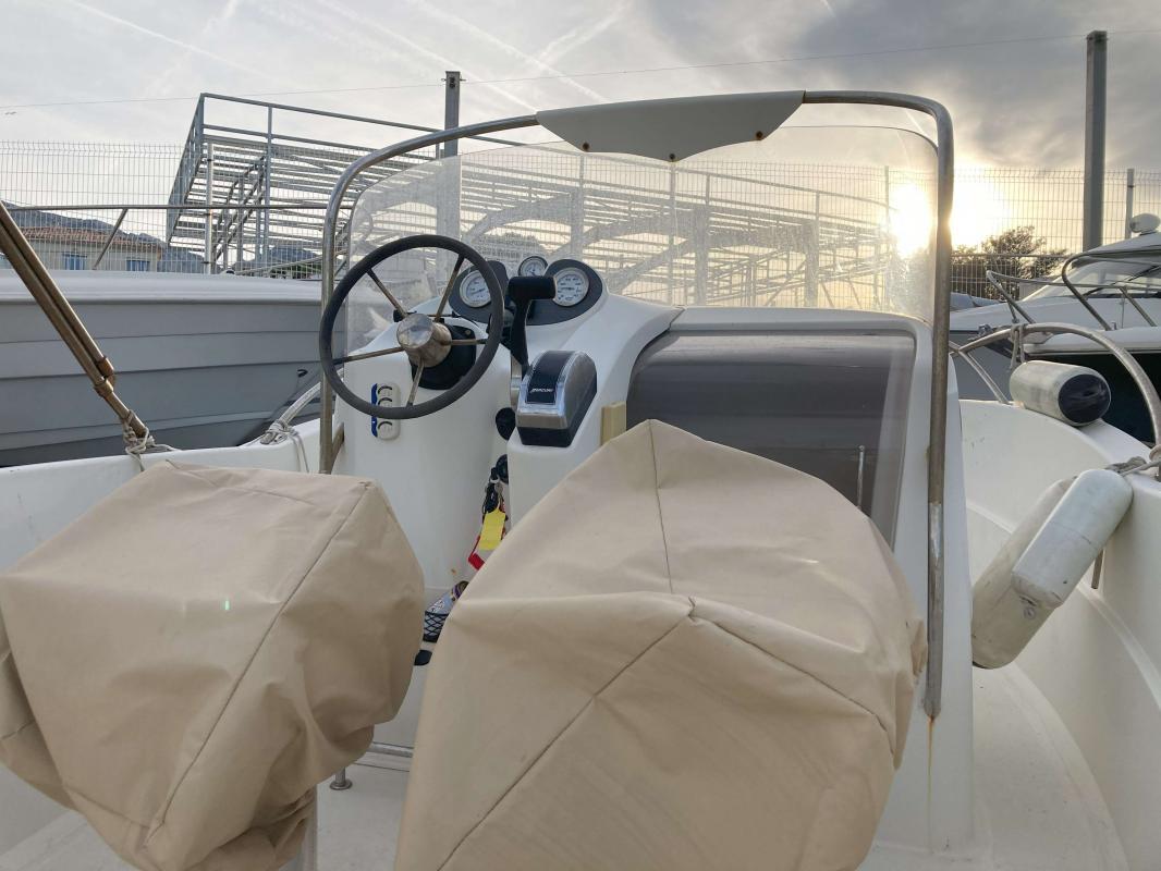 Quicksilver 555 Commander - Boats for Sale - Seamagazine