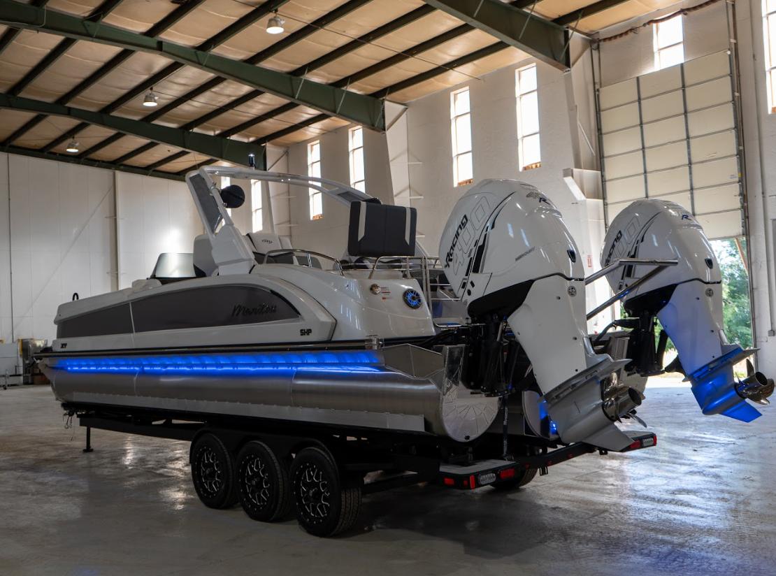 Manitou 27' XT SRW Dual Engine 800 hp - Boats for Sale - Seamagazine