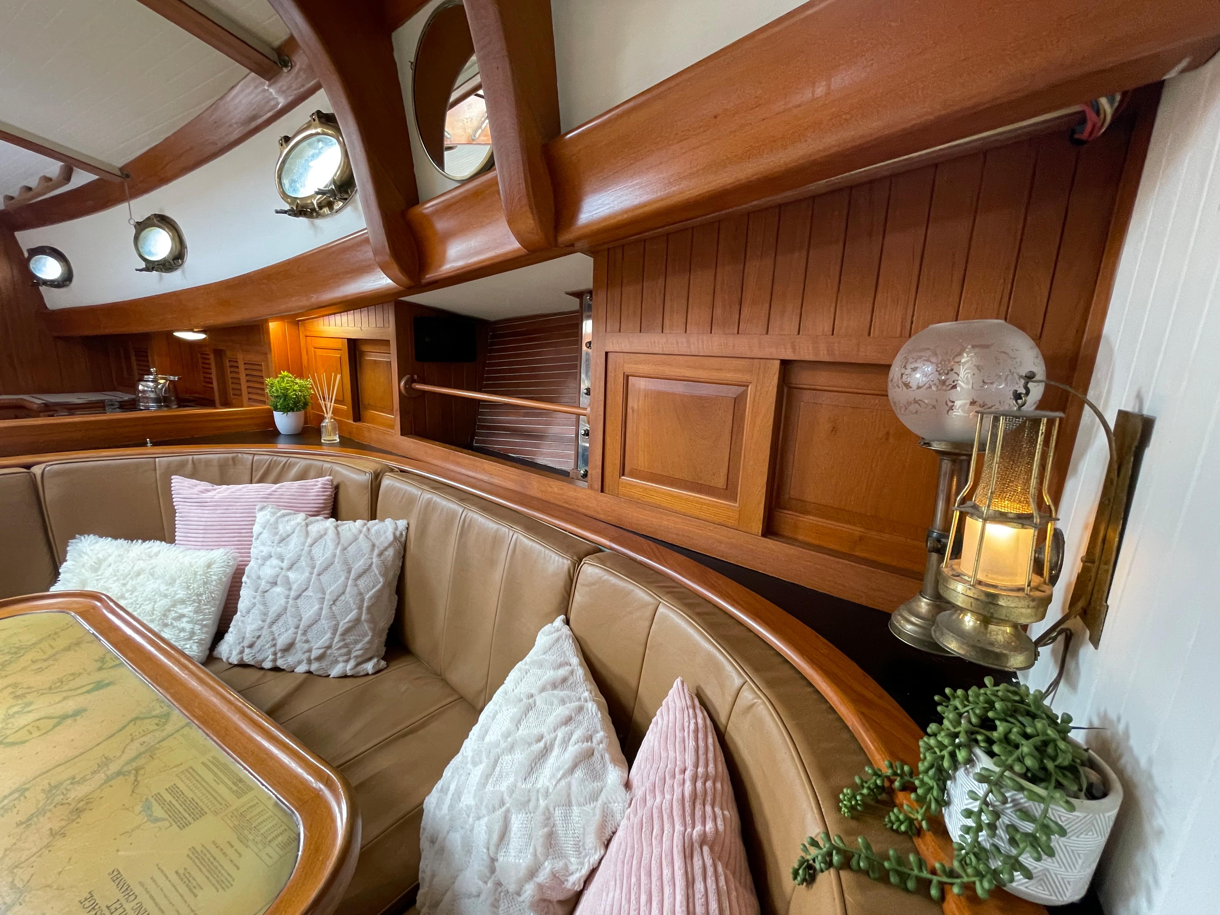 Hans Christian 38t - Boats for Sale - Seamagazine