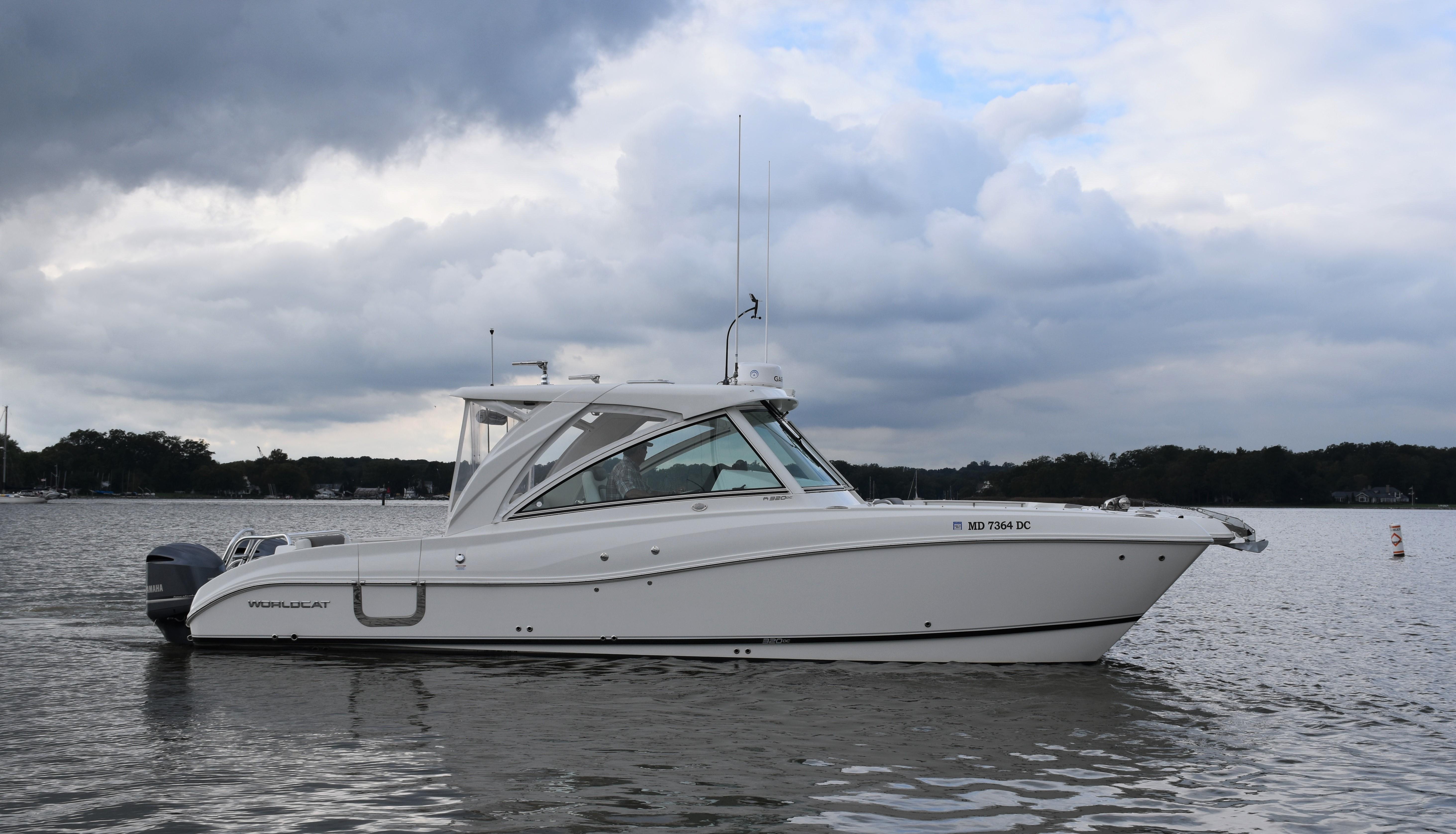 World Cat 320 DC - Boats for Sale - Seamagazine