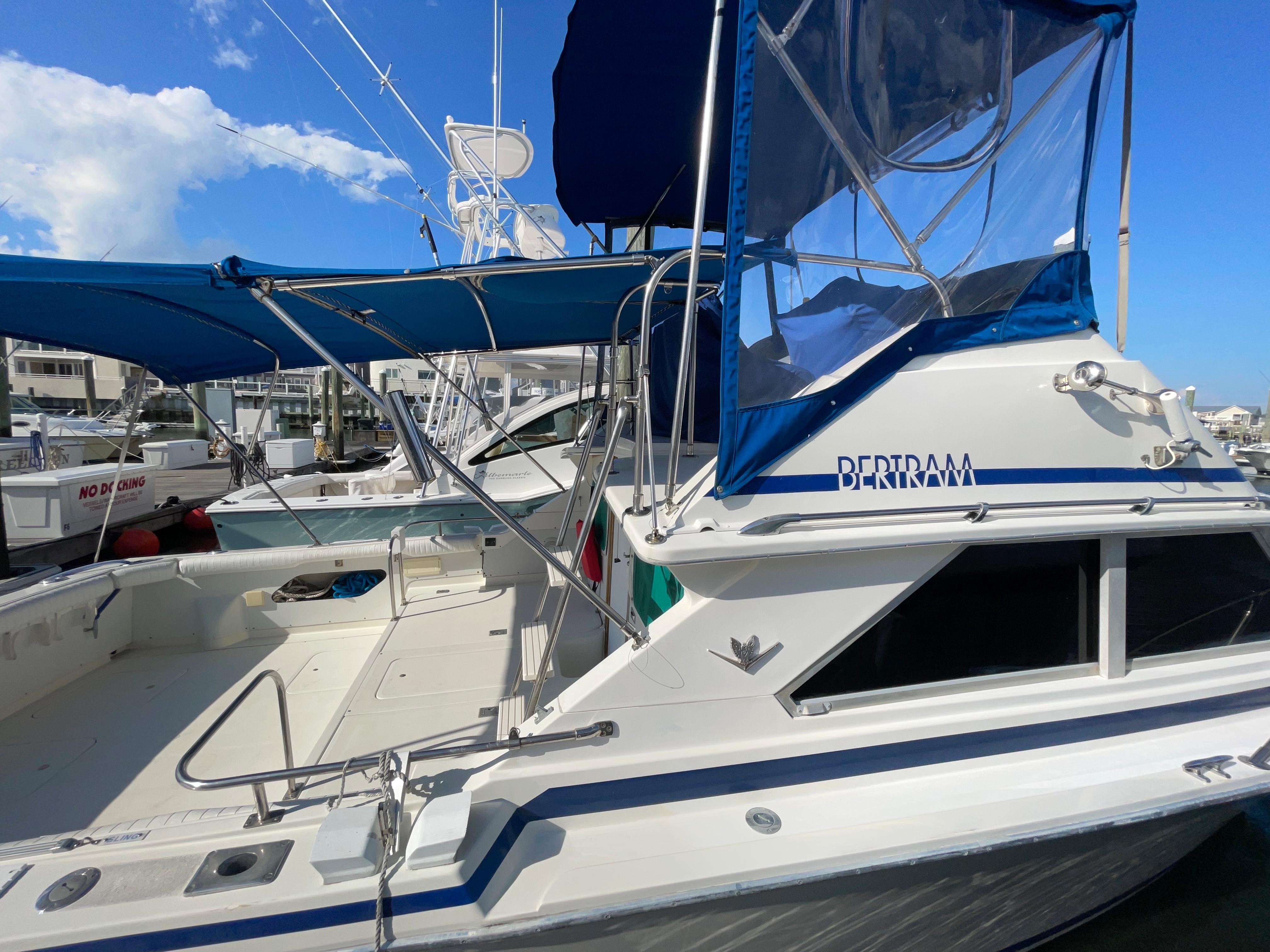 Bertram 28 Flybridge CRUISER - Boats for Sale - Seamagazine