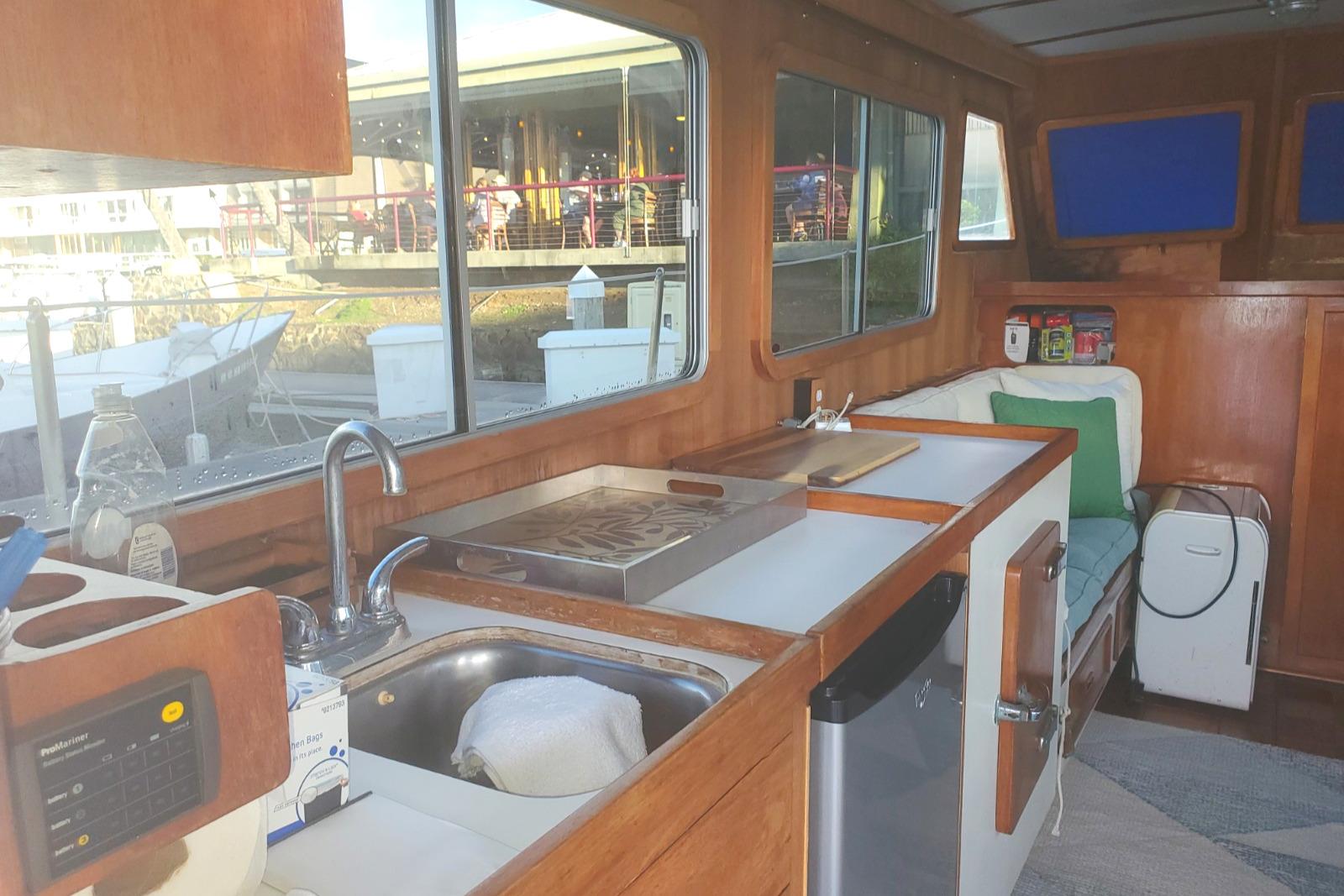 Cheoy Lee Sedan Flybridge Trawler - Boats for Sale - Seamagazine