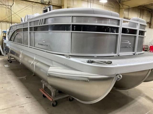 Bennington 22 SXSB - Swingback - Tritoon - Boats for Sale - Seamagazine