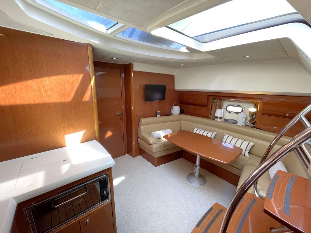 Jeanneau Prestige 38 S. - Boats for Sale - Seamagazine