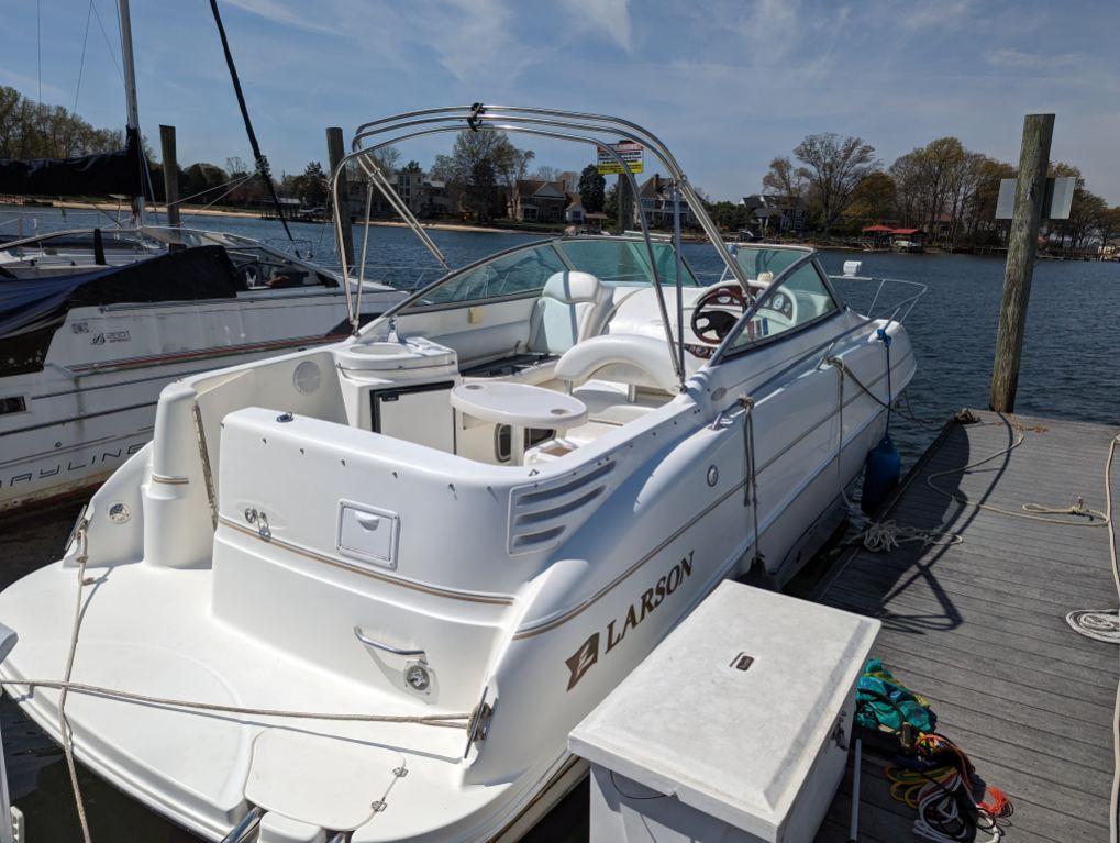 Larson Cabrio 274 Mid Cabin - Boats for Sale - Seamagazine