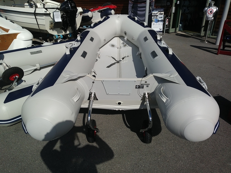 Honwave air rib transom wheels - Boats for Sale - Seamagazine