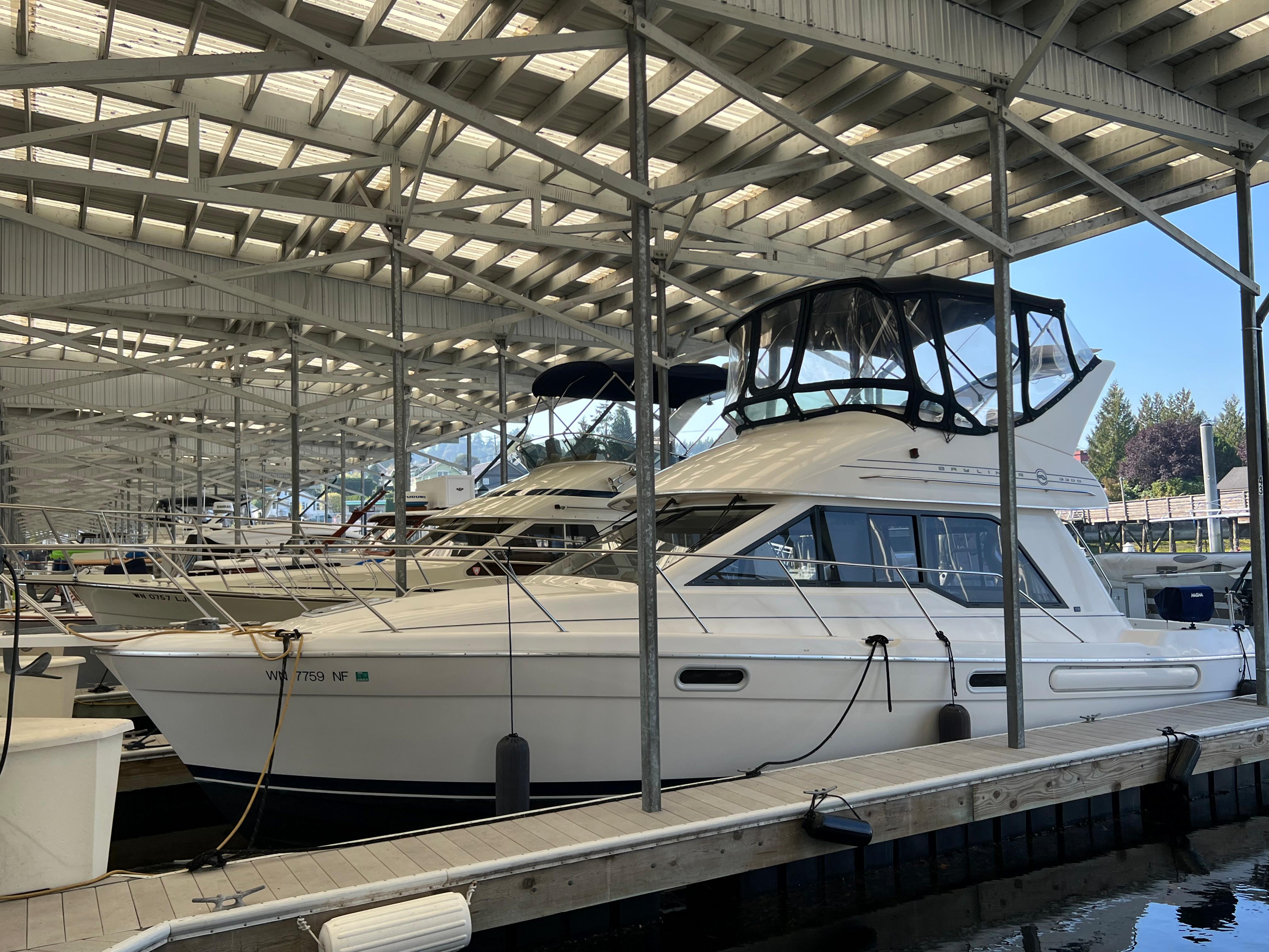 Bayliner 3388 Command Bridge Motoryacht - Boats for Sale - Seamagazine