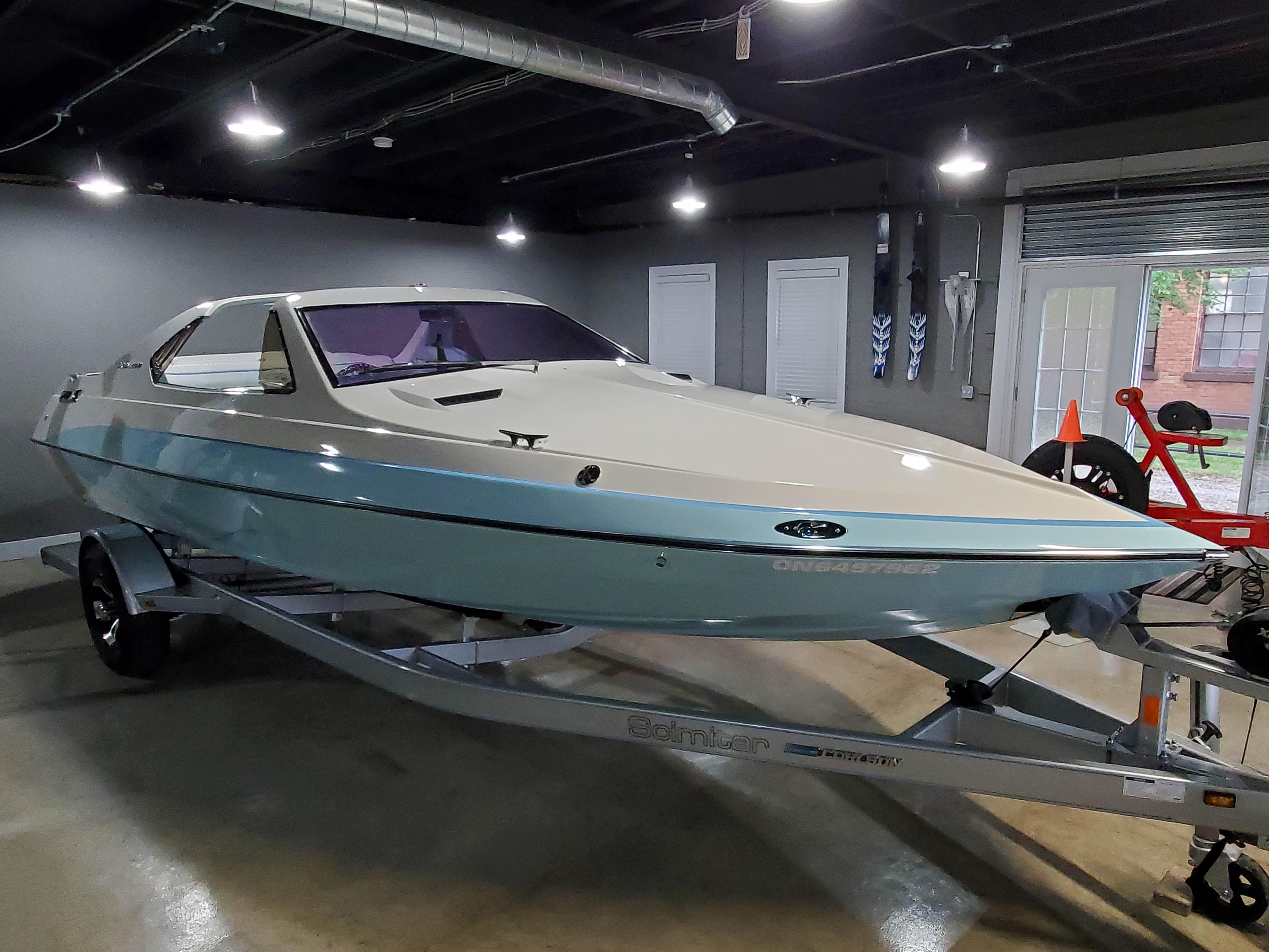 Glastron Carlson CXT 23 Scimitar - Boats for Sale - Seamagazine