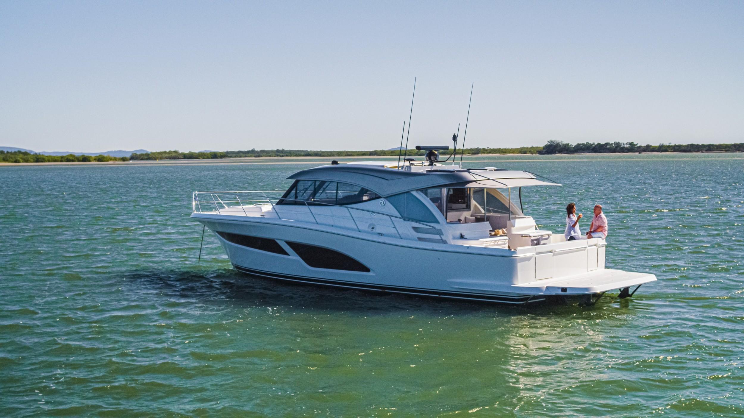 Riviera 465 SUV - Boats for Sale - Seamagazine