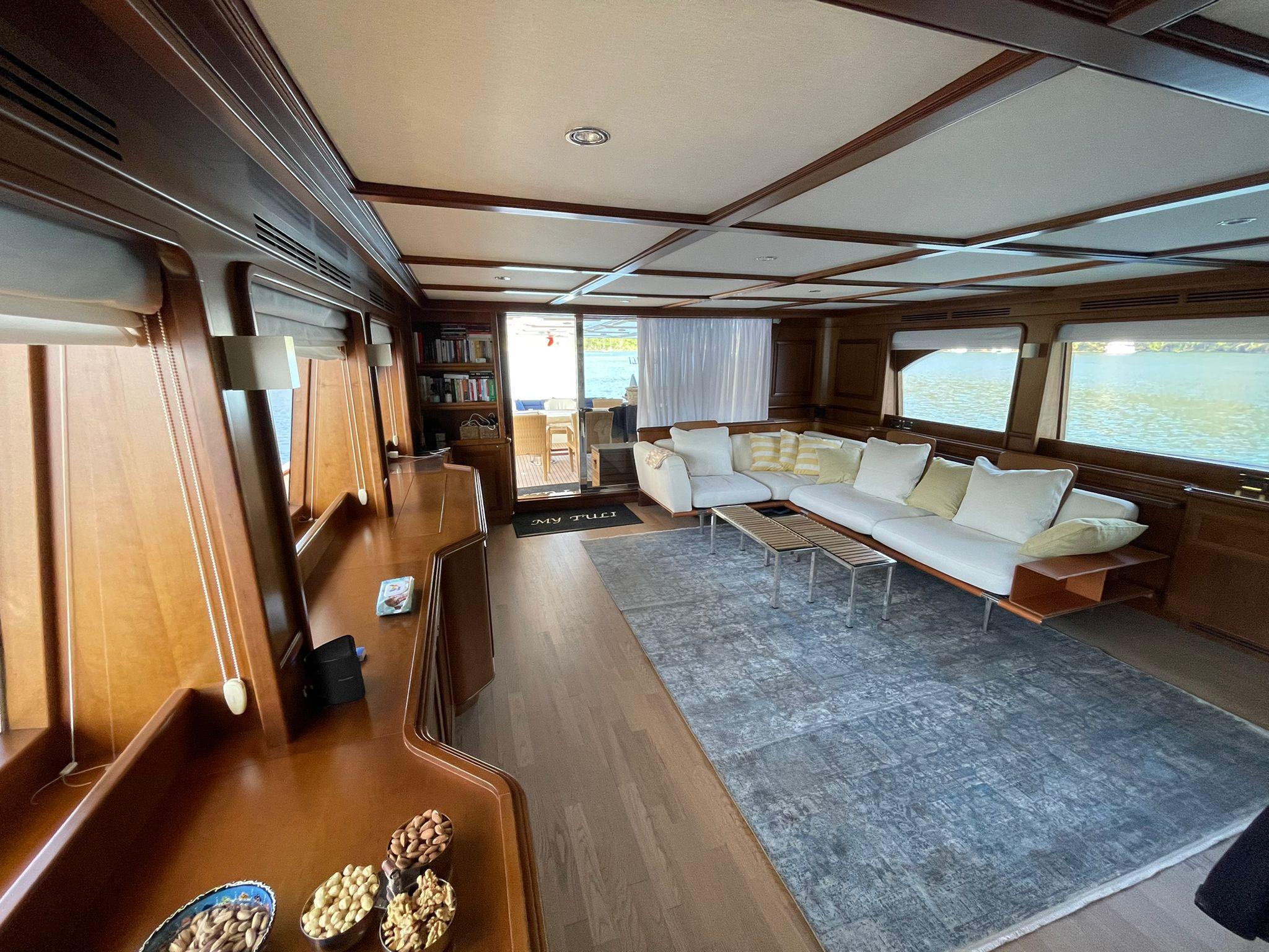 Custom Line Navetta 30 - Boats for Sale - Seamagazine