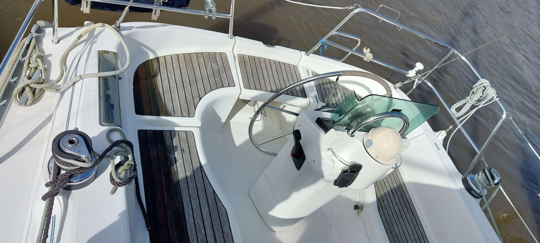 Beneteau Oceanis Clipper 331 - Boats for Sale - Seamagazine