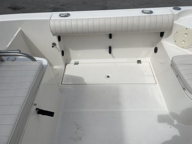 Robalo 235 Cuddy Cabin - Boats for Sale - Seamagazine