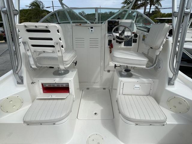 Robalo 235 Cuddy Cabin - Boats for Sale - Seamagazine
